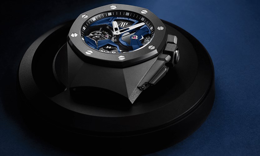 Royal Oak Concept Flying Tourbillon GMT بتصميم جديد